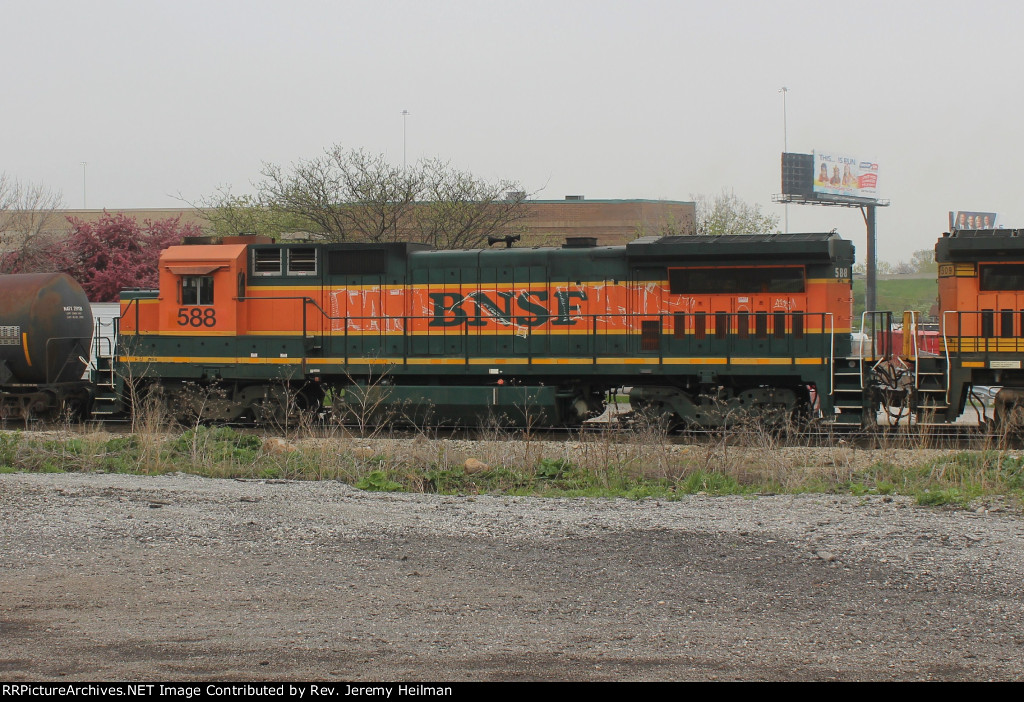 BNSF 588 (2)